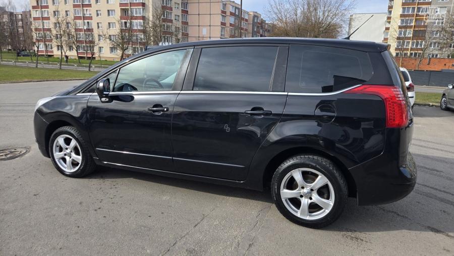 Black Peugeot 5008 2010 in Panevezys, with an engine capacity of 1.60 L and mileage of 193 thousand km for 2900 €, photo 4 on AUTOMOTO.COM.LV