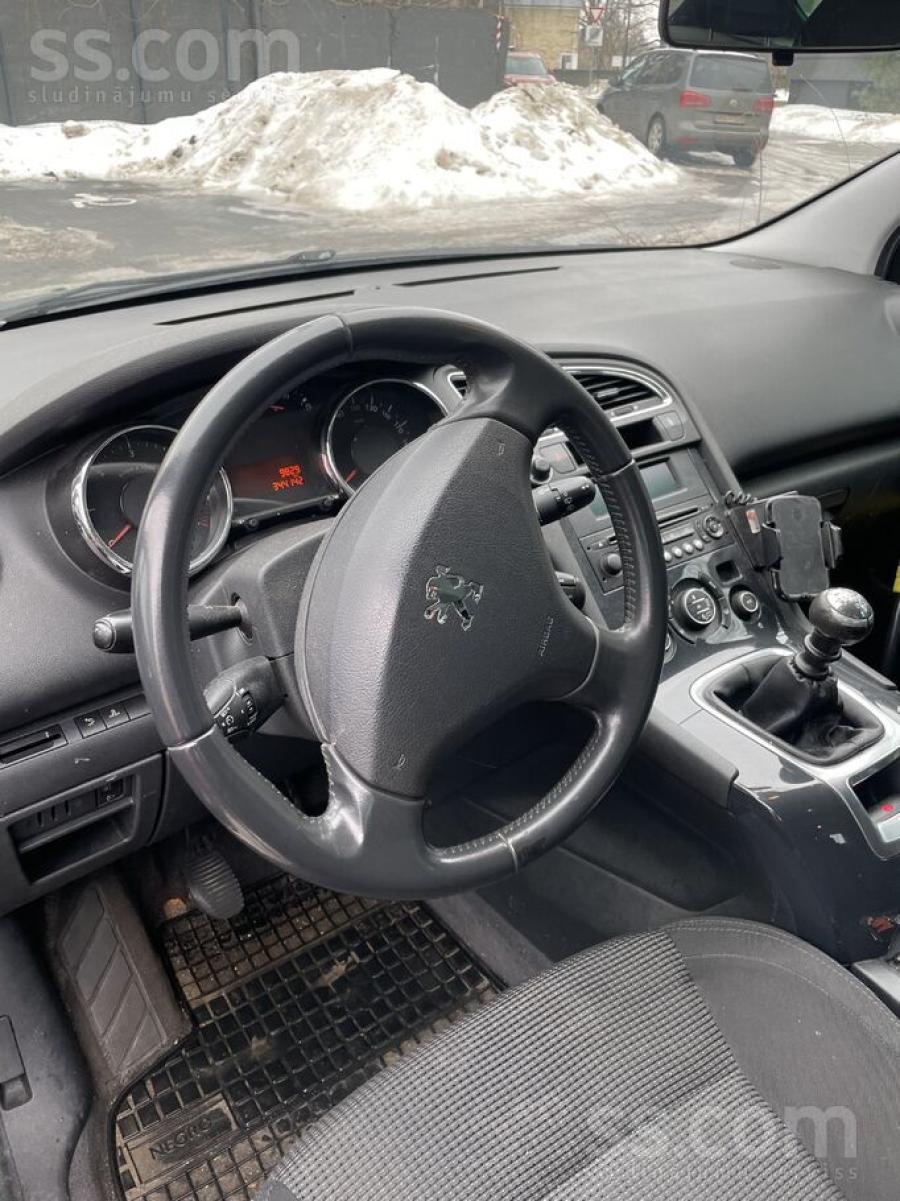 Black Peugeot 5008 2010 in Riga, with an engine capacity of 2.00 L and mileage of 343 thousand km for 3500 €, photo 4 on AUTOMOTO.COM.LV