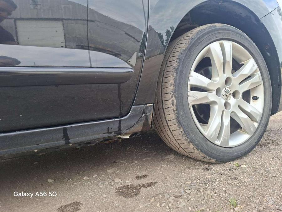 Melns Peugeot 5008 2010 Pasvalys, ar dzinēja tilpumu 1.60 L un nobraukumu 0 tūkst. km par 2850 €, foto 12 vietnē AUTOMOTO.COM.LV