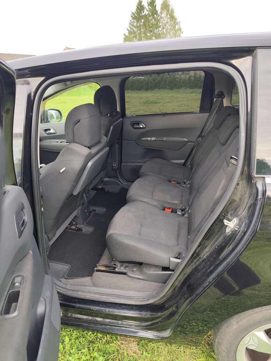 Black Peugeot 5008 2010 in Vilnius, with an engine capacity of 1.60 L and mileage of 218 thousand km for 2700 €, photo 12 on AUTOMOTO.COM.LV
