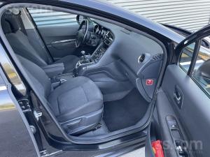Black Peugeot 5008 2010 in Riga, with an engine capacity of 2.00 L and mileage of 263 thousand km for 4750 €, photo 12 on AUTOMOTO.COM.LV
