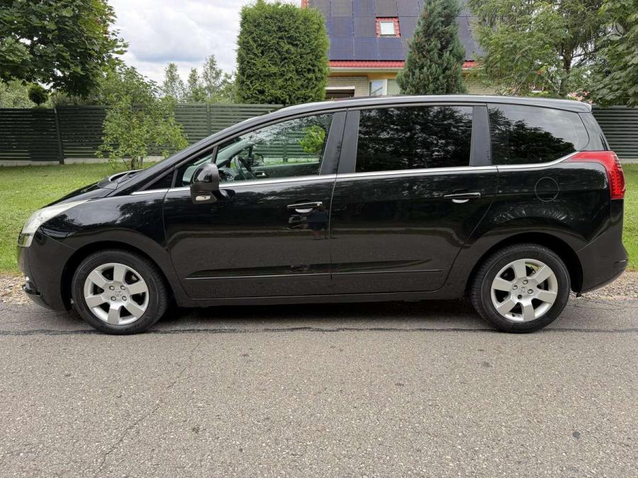 Melns Peugeot 5008 2011 Viļņa, ar dzinēja tilpumu 1.60 L un nobraukumu 174 tūkst. km par 2950 €, foto 4 vietnē AUTOMOTO.COM.LV