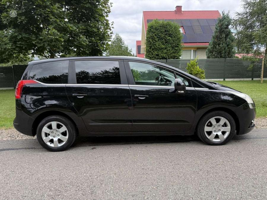 Melns Peugeot 5008 2011 Viļņa, ar dzinēja tilpumu 1.60 L un nobraukumu 174 tūkst. km par 2950 €, foto 5 vietnē AUTOMOTO.COM.LV