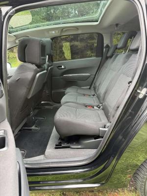 Melns Peugeot 5008 2011 Viļņa, ar dzinēja tilpumu 1.60 L un nobraukumu 174 tūkst. km par 2950 €, foto 11 vietnē AUTOMOTO.COM.LV