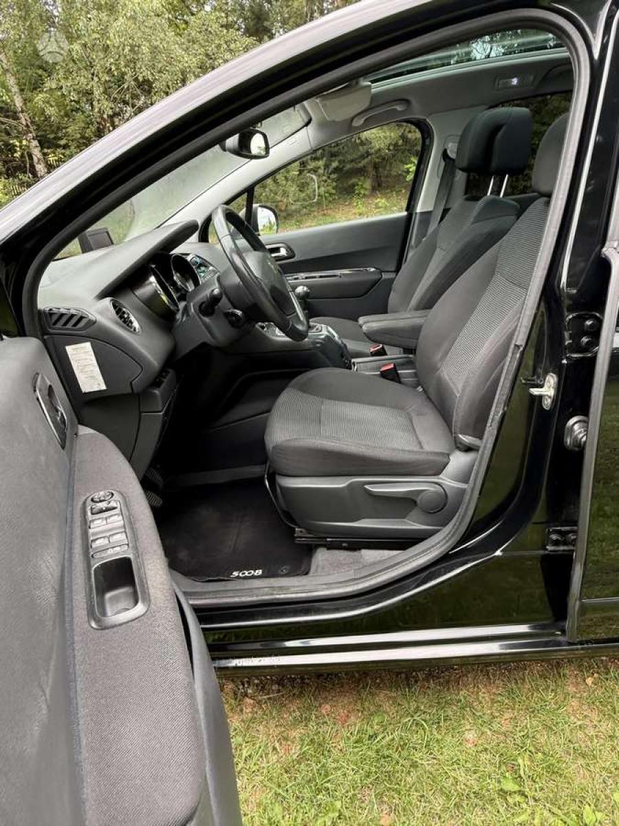 Melns Peugeot 5008 2011 Viļņa, ar dzinēja tilpumu 1.60 L un nobraukumu 174 tūkst. km par 2950 €, foto 13 vietnē AUTOMOTO.COM.LV