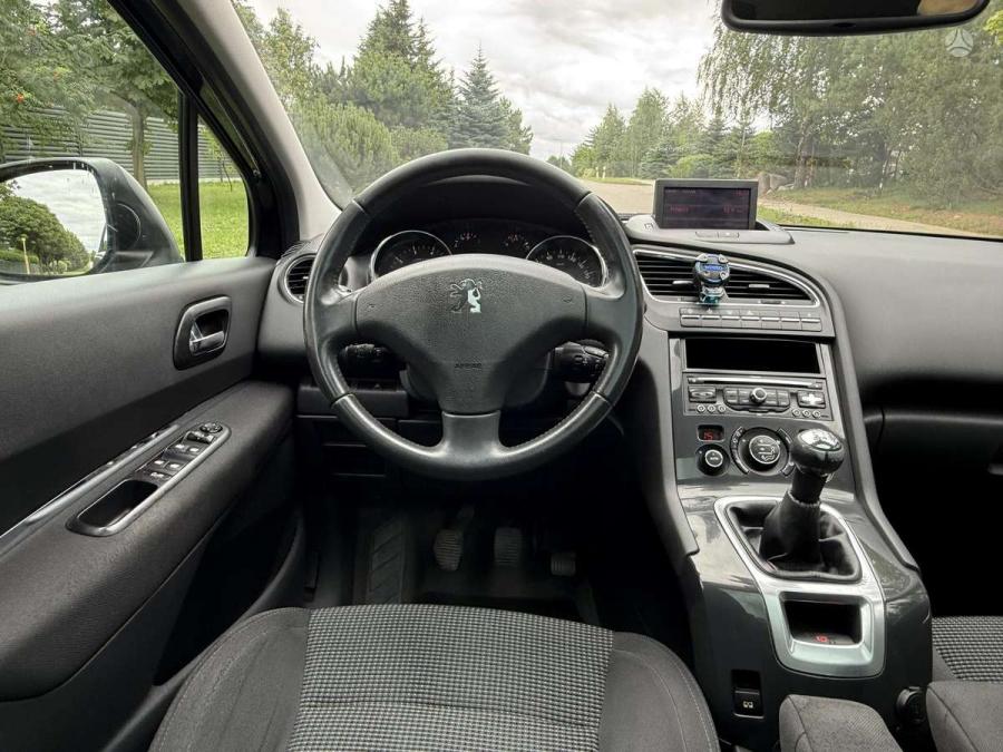 Melns Peugeot 5008 2011 Viļņa, ar dzinēja tilpumu 1.60 L un nobraukumu 174 tūkst. km par 2950 €, foto 17 vietnē AUTOMOTO.COM.LV