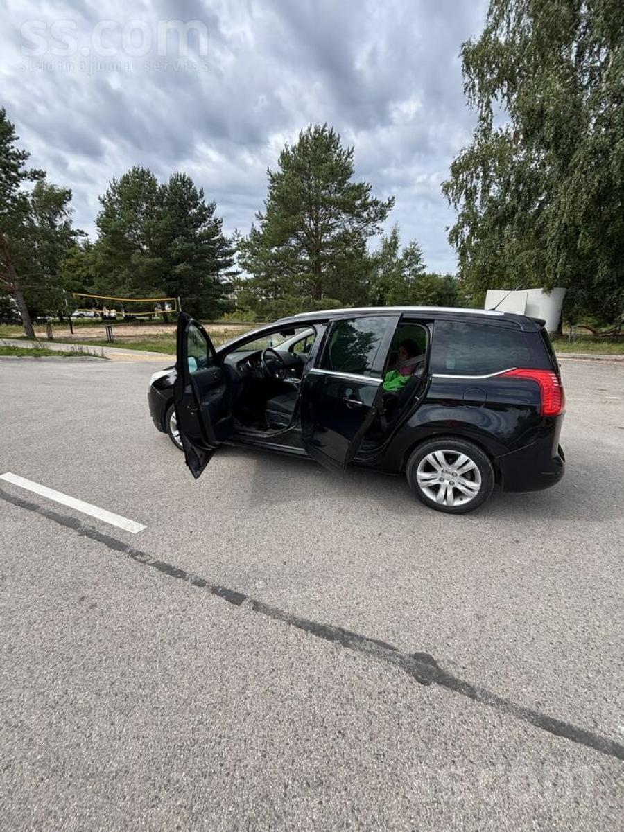 Melns Peugeot 5008 2011 Rīga, ar dzinēja tilpumu 1.60 L un nobraukumu 313 tūkst. km par 2700 €, foto 4 vietnē AUTOMOTO.COM.LV