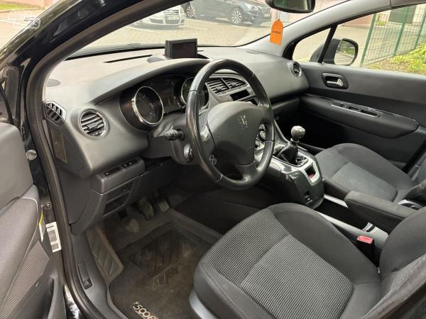 Black Peugeot 5008 2011 in Vilnius, with an engine capacity of 1.60 L and mileage of 339 thousand km for 2600 €, photo 7 on AUTOMOTO.COM.LV