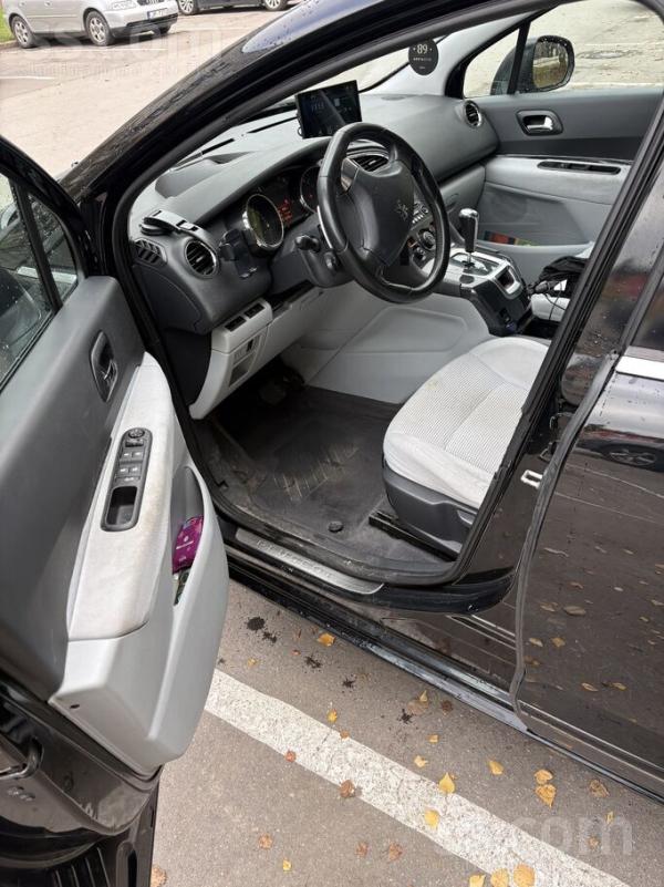 Melns Peugeot 5008 2011 Jelgava, ar dzinēja tilpumu 1.60 L un nobraukumu 244 tūkst. km par 4500 €, foto 7 vietnē AUTOMOTO.COM.LV