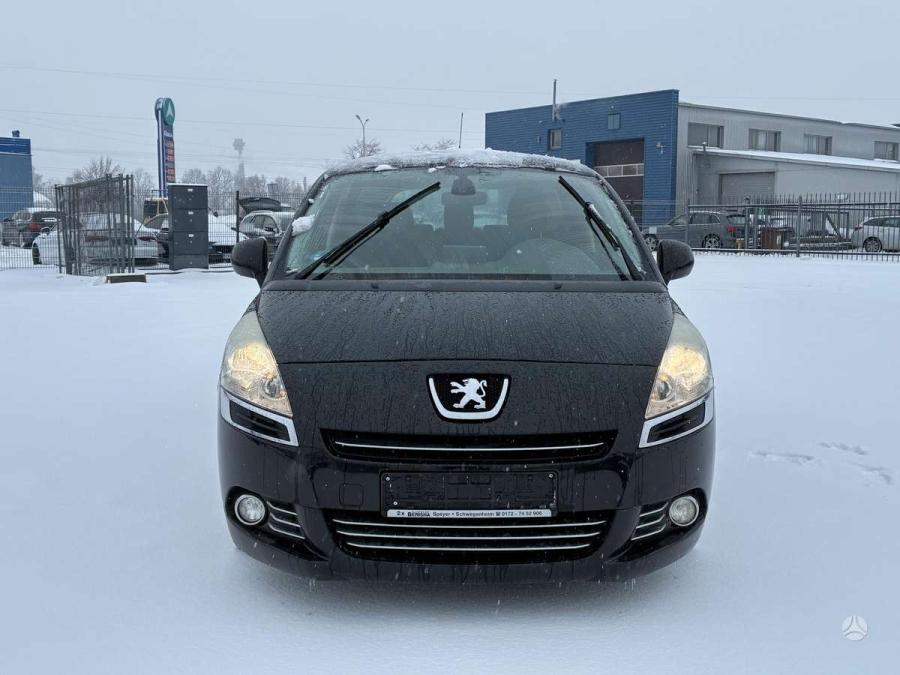 Black Peugeot 5008 2012 in Marijampole, with an engine capacity of 1.60 L and mileage of 245 thousand km for 3849 €, photo 3 on AUTOMOTO.COM.LV