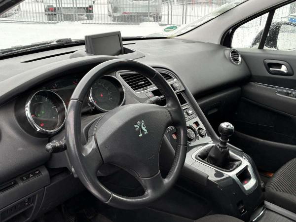 Black Peugeot 5008 2012 in Marijampole, with an engine capacity of 1.60 L and mileage of 245 thousand km for 3849 €, photo 9 on AUTOMOTO.COM.LV