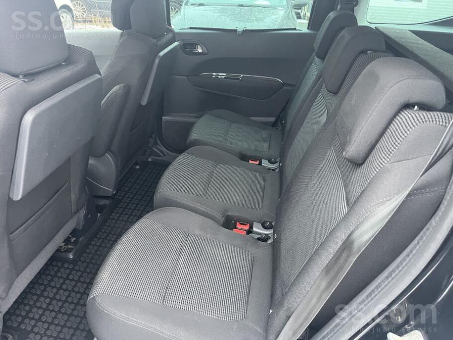 Black Peugeot 5008 2012 in Riga, with an engine capacity of 2.00 L and mileage of 0 thousand km for 4990 €, photo 10 on AUTOMOTO.COM.LV
