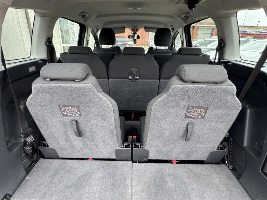 Melns Peugeot 5008 2012 Rīga, ar dzinēja tilpumu 1.60 L un nobraukumu 226 tūkst. km par 3950 €, foto 4 vietnē AUTOMOTO.COM.LV
