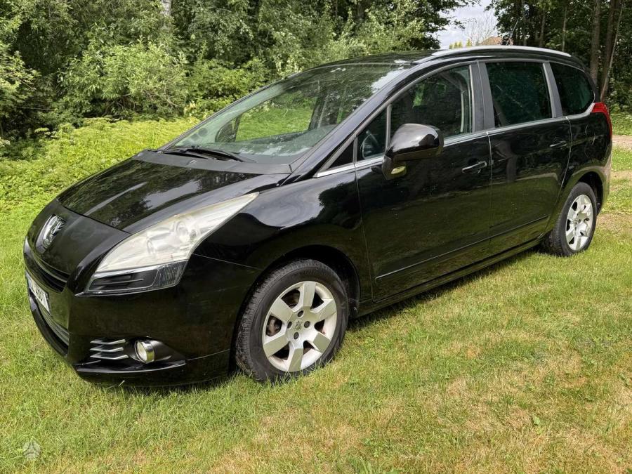 Melns Peugeot 5008 2012 Viļņa, ar dzinēja tilpumu 1.60 L un nobraukumu 246 tūkst. km par 4000 €, foto 1 vietnē AUTOMOTO.COM.LV