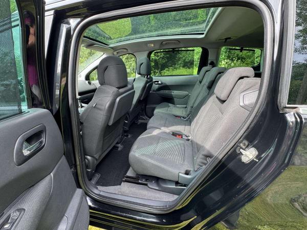 Black Peugeot 5008 2012 in Vilnius, with an engine capacity of 1.60 L and mileage of 246 thousand km for 4000 €, photo 7 on AUTOMOTO.COM.LV