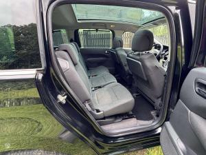 Melns Peugeot 5008 2012 Viļņa, ar dzinēja tilpumu 1.60 L un nobraukumu 246 tūkst. km par 4000 €, foto 12 vietnē AUTOMOTO.COM.LV