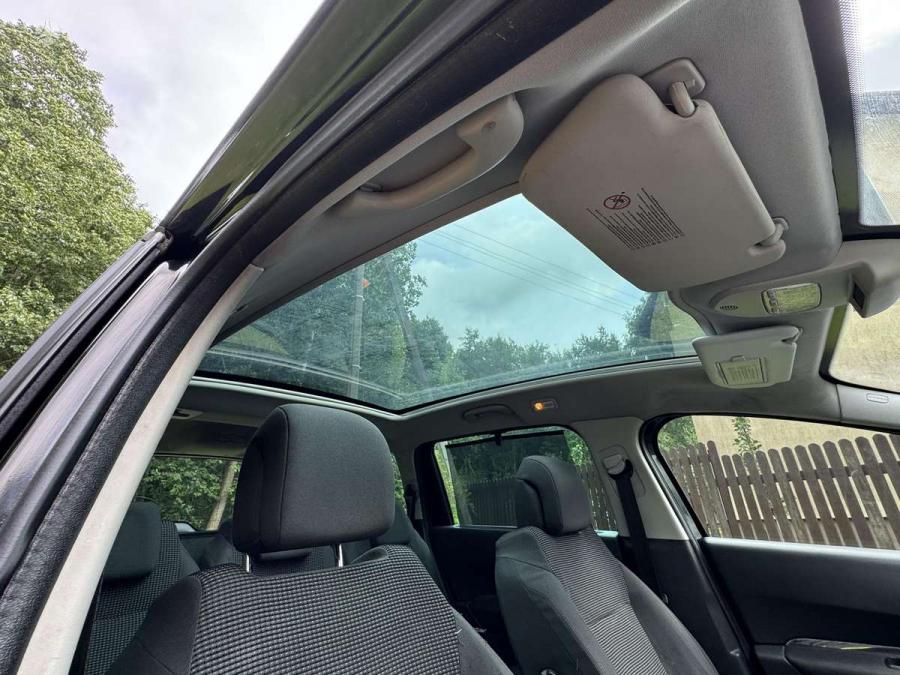 Melns Peugeot 5008 2012 Viļņa, ar dzinēja tilpumu 1.60 L un nobraukumu 246 tūkst. km par 4000 €, foto 14 vietnē AUTOMOTO.COM.LV