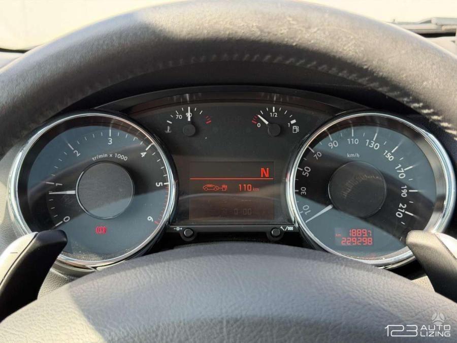 Melns Peugeot 5008 2012 Tauragė, ar dzinēja tilpumu 1.60 L un nobraukumu 229 tūkst. km par 3700 €, foto 18 vietnē AUTOMOTO.COM.LV