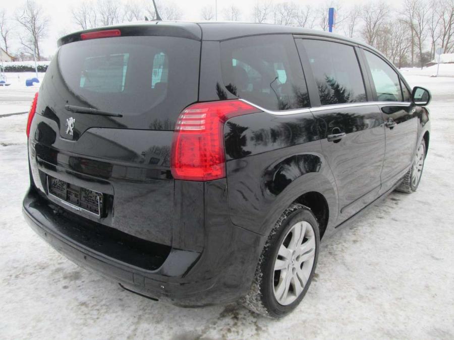 Black Peugeot 5008 2013 in Kelme, with an engine capacity of 2.00 L and mileage of 237 thousand km for 4450 €, photo 6 on AUTOMOTO.COM.LV