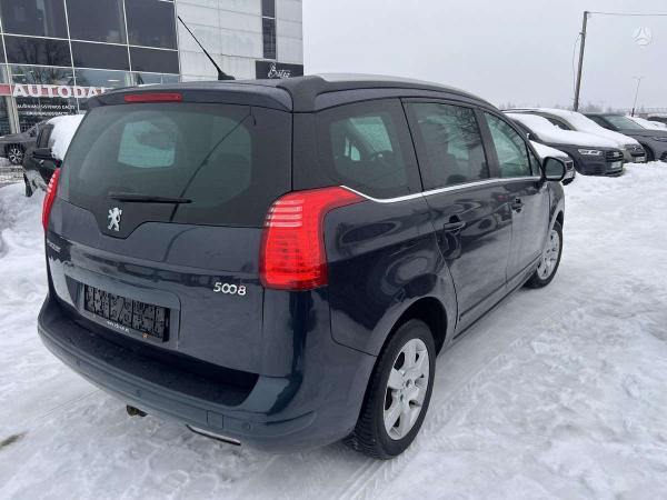 Black Peugeot 5008 2013 in Taurage, with an engine capacity of 1.56 L and mileage of 195 thousand km for 4600 €, photo 4 on AUTOMOTO.COM.LV