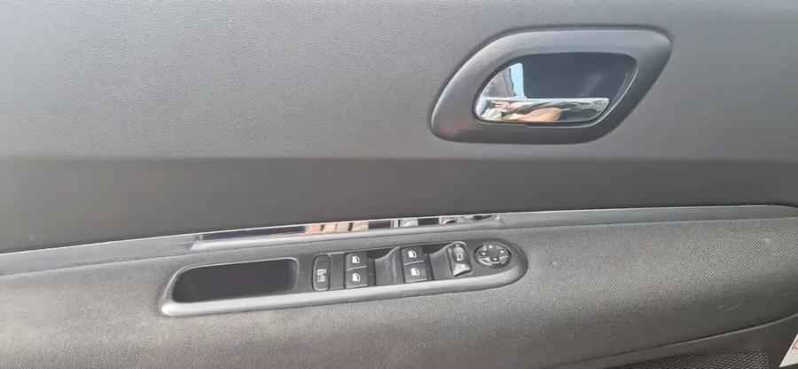 Melns Peugeot 5008 2013 Daugavpils, ar dzinēja tilpumu 2.00 L un nobraukumu 228 tūkst. km par 4350 €, foto 18 vietnē AUTOMOTO.COM.LV