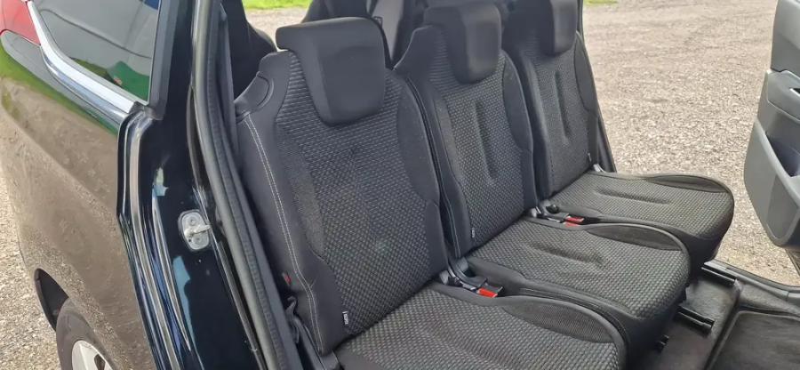 Melns Peugeot 5008 2013 Daugavpils, ar dzinēja tilpumu 2.00 L un nobraukumu 228 tūkst. km par 4350 €, foto 22 vietnē AUTOMOTO.COM.LV