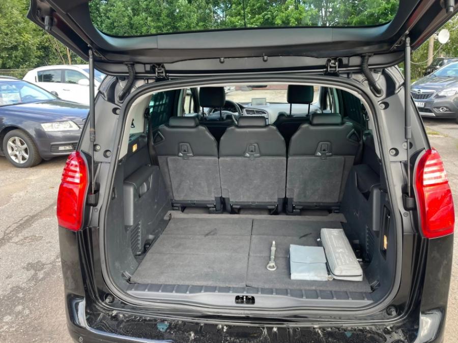 Black Peugeot 5008 2013 in Riga, with an engine capacity of 2.00 L and mileage of 340 thousand km for 6350 €, photo 5 on AUTOMOTO.COM.LV