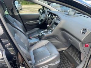 Black Peugeot 5008 2013 in Riga, with an engine capacity of 2.00 L and mileage of 340 thousand km for 6350 €, photo 6 on AUTOMOTO.COM.LV