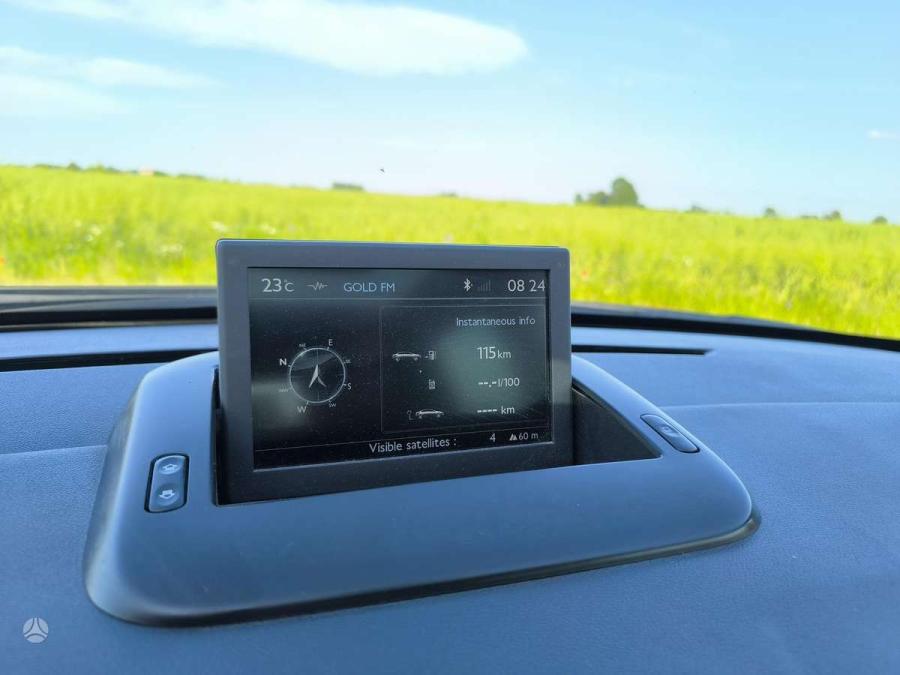 Black Peugeot 5008 2013 in Marijampole, with an engine capacity of 1.60 L and mileage of 215 thousand km for 1999 €, photo 19 on AUTOMOTO.COM.LV