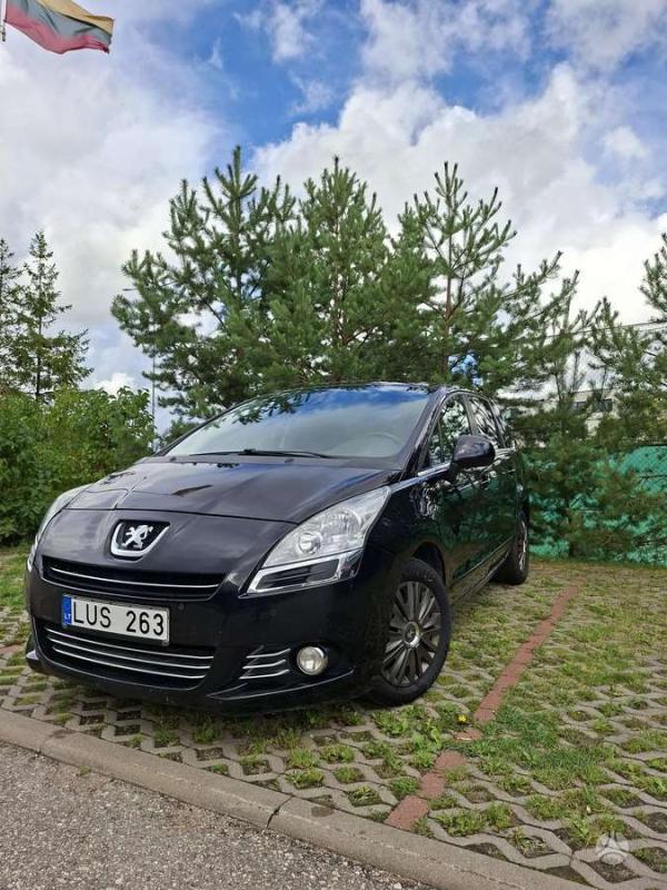 Peugeot 5008 2013 in Vilnius on AUTOMOTO.COM.LV Black Peugeot 5008 2013 in Vilnius, with an engine capacity of 1.56 L and mileage of 300 thousand km for 4000 €, photo 1 on AUTOMOTO.COM.LV