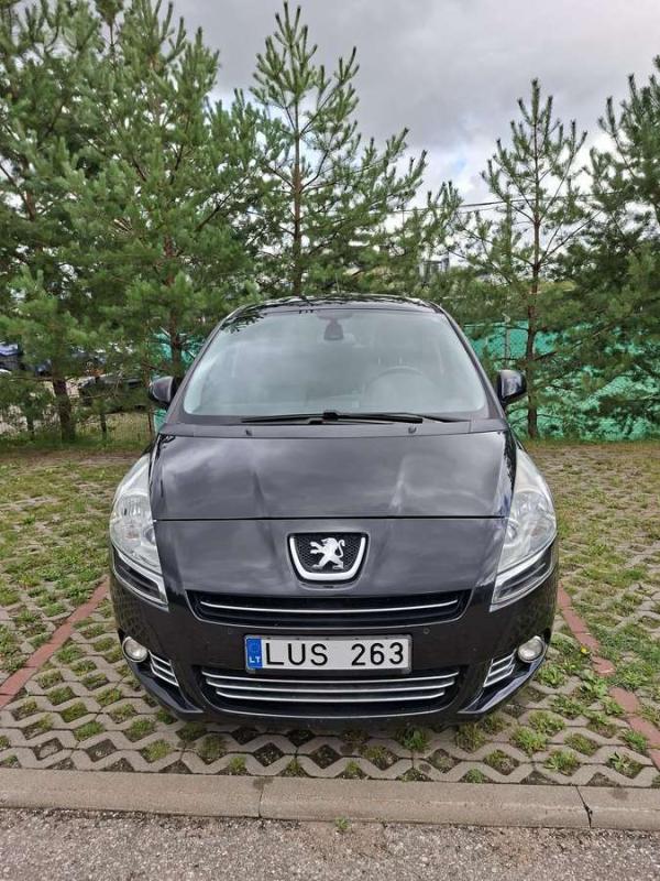 Peugeot 5008 2013 in Vilnius on AUTOMOTO.COM.LV Black Peugeot 5008 2013 in Vilnius, with an engine capacity of 1.56 L and mileage of 300 thousand km for 4000 €, photo 5 on AUTOMOTO.COM.LV