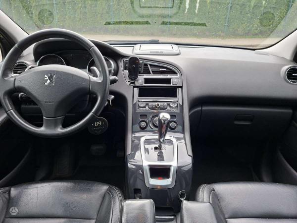 Peugeot 5008 2013 in Vilnius on AUTOMOTO.COM.LV Black Peugeot 5008 2013 in Vilnius, with an engine capacity of 1.56 L and mileage of 300 thousand km for 4000 €, photo 9 on AUTOMOTO.COM.LV