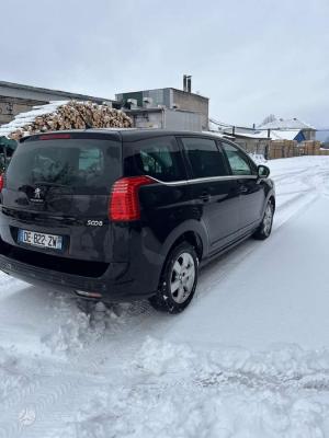 Melns Peugeot 5008 2014 Tauragė, ar dzinēja tilpumu 1.56 L un nobraukumu 242 tūkst. km par 4600 €, foto 5 vietnē AUTOMOTO.COM.LV
