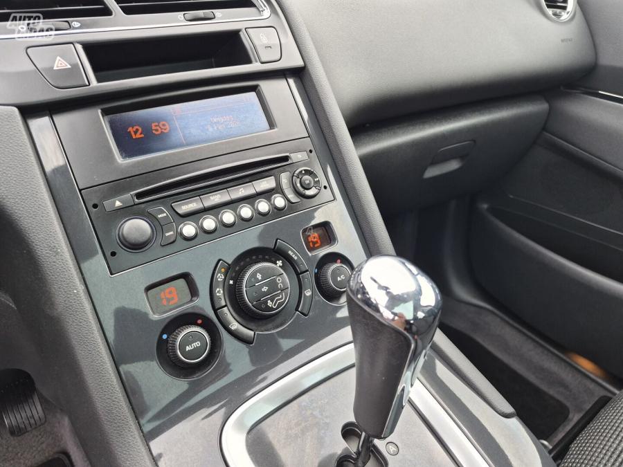 Black Peugeot 5008 2014 in Vilnius, with an engine capacity of 1.60 L and mileage of 250 thousand km for 5350 €, photo 10 on AUTOMOTO.COM.LV