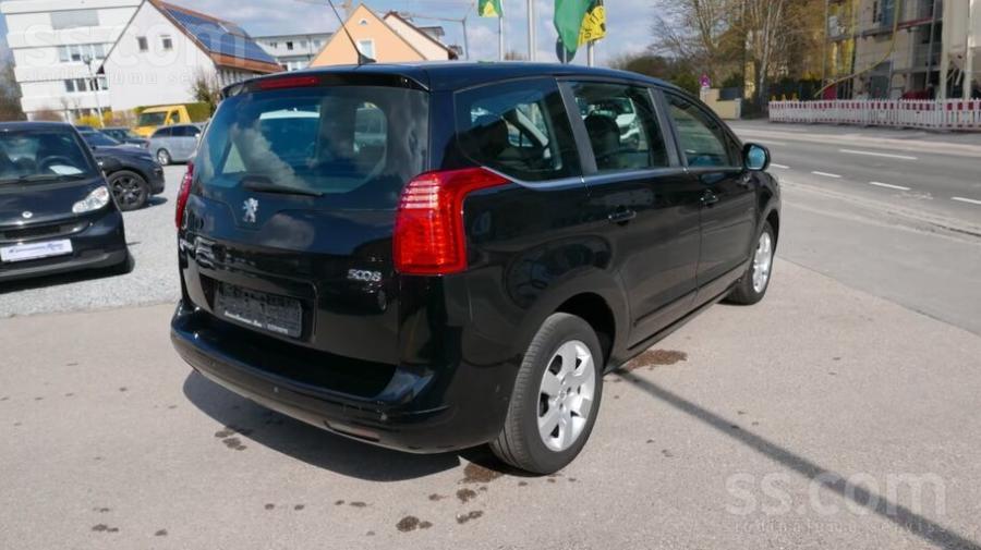 Black Peugeot 5008 2014 in Ogre, with an engine capacity of 1.60 L and mileage of 215 thousand km for 4995 €, photo 8 on AUTOMOTO.COM.LV