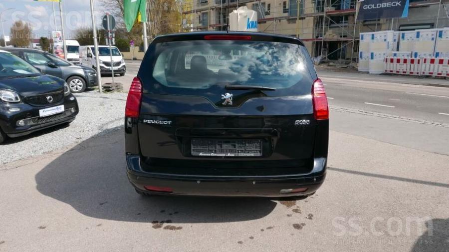 Black Peugeot 5008 2014 in Ogre, with an engine capacity of 1.60 L and mileage of 215 thousand km for 4995 €, photo 9 on AUTOMOTO.COM.LV