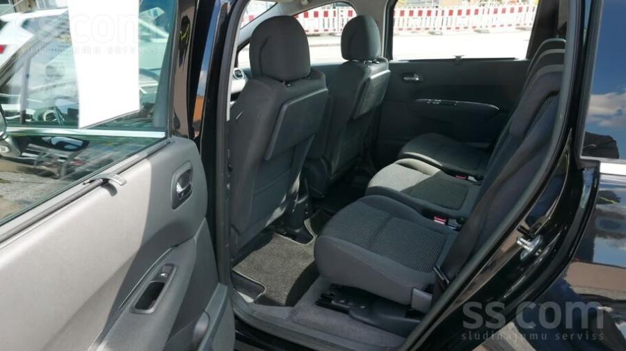 Black Peugeot 5008 2014 in Ogre, with an engine capacity of 1.60 L and mileage of 215 thousand km for 4995 €, photo 14 on AUTOMOTO.COM.LV
