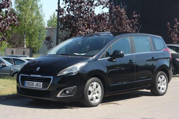 Black Peugeot 5008 2015 in Kaunas, with an engine capacity of 1.56 L and mileage of 280 thousand km for 4900 €, photo 1 on AUTOMOTO.COM.LV