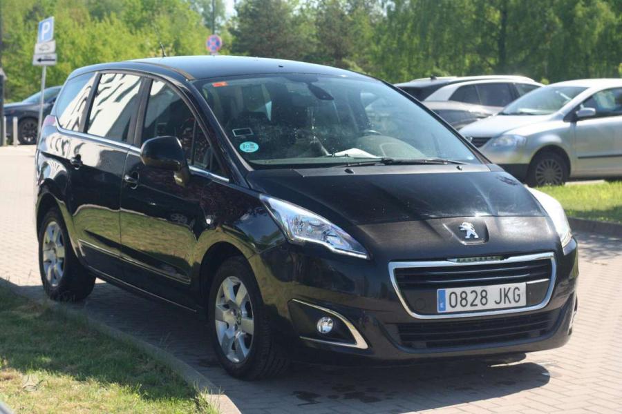 Black Peugeot 5008 2015 in Kaunas, with an engine capacity of 1.56 L and mileage of 280 thousand km for 4900 €, photo 4 on AUTOMOTO.COM.LV