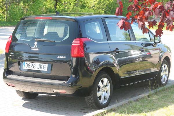 Black Peugeot 5008 2015 in Kaunas, with an engine capacity of 1.56 L and mileage of 280 thousand km for 4900 €, photo 4 on AUTOMOTO.COM.LV