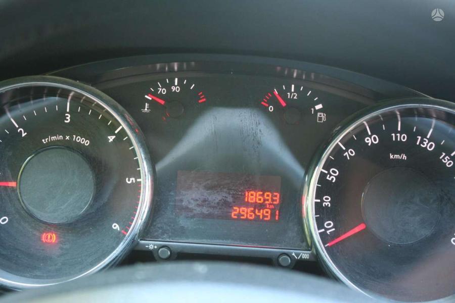 Black Peugeot 5008 2015 in Kaunas, with an engine capacity of 1.56 L and mileage of 280 thousand km for 4900 €, photo 9 on AUTOMOTO.COM.LV