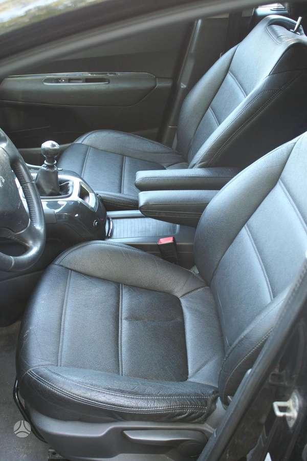 Black Peugeot 5008 2015 in Kaunas, with an engine capacity of 1.56 L and mileage of 280 thousand km for 4900 €, photo 9 on AUTOMOTO.COM.LV