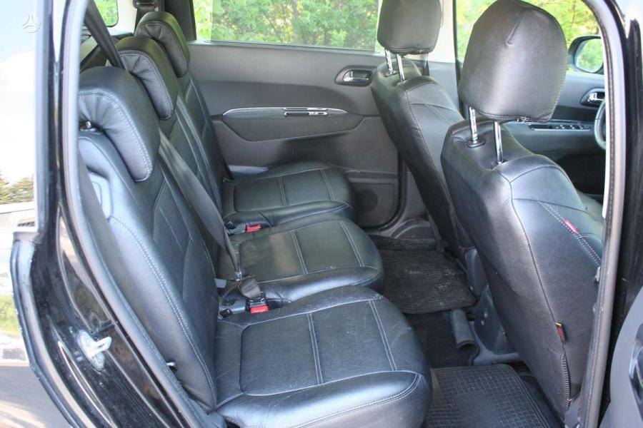 Black Peugeot 5008 2015 in Kaunas, with an engine capacity of 1.56 L and mileage of 280 thousand km for 4900 €, photo 13 on AUTOMOTO.COM.LV