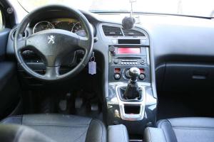 Black Peugeot 5008 2015 in Kaunas, with an engine capacity of 1.56 L and mileage of 280 thousand km for 4900 €, photo 15 on AUTOMOTO.COM.LV