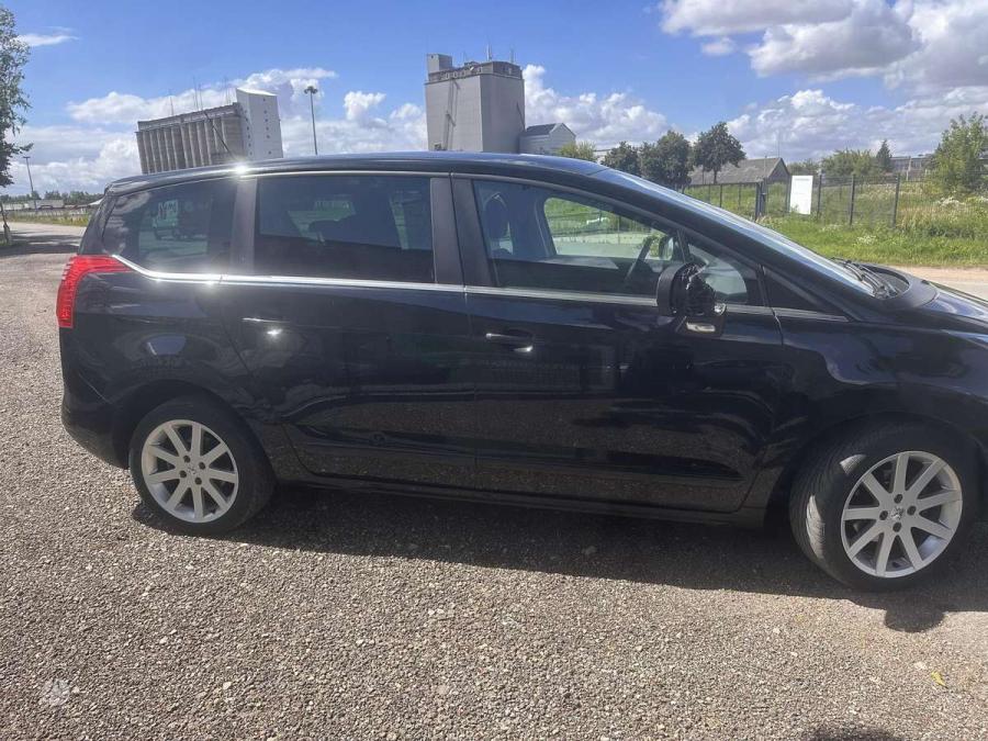 Black Peugeot 5008 2015 in Marijampole, with an engine capacity of 1.56 L and mileage of 291 thousand km for 4250 €, photo 5 on AUTOMOTO.COM.LV
