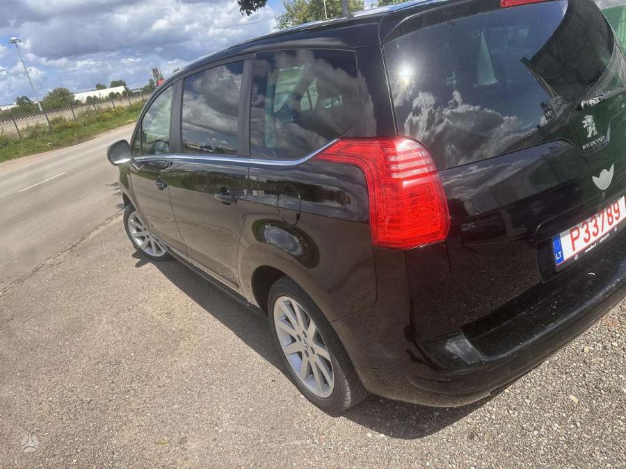Black Peugeot 5008 2015 in Marijampole, with an engine capacity of 1.56 L and mileage of 291 thousand km for 4250 €, photo 8 on AUTOMOTO.COM.LV
