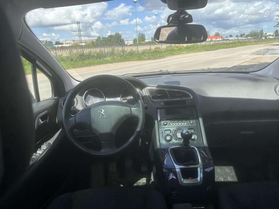 Black Peugeot 5008 2015 in Marijampole, with an engine capacity of 1.56 L and mileage of 291 thousand km for 4250 €, photo 9 on AUTOMOTO.COM.LV