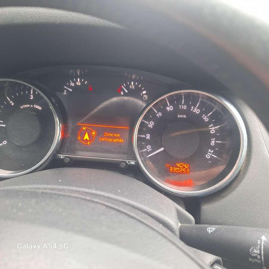 Black Peugeot 5008 2015 in Taurage, with an engine capacity of 2.00 L and mileage of 330 thousand km for 3799 €, photo 10 on AUTOMOTO.COM.LV