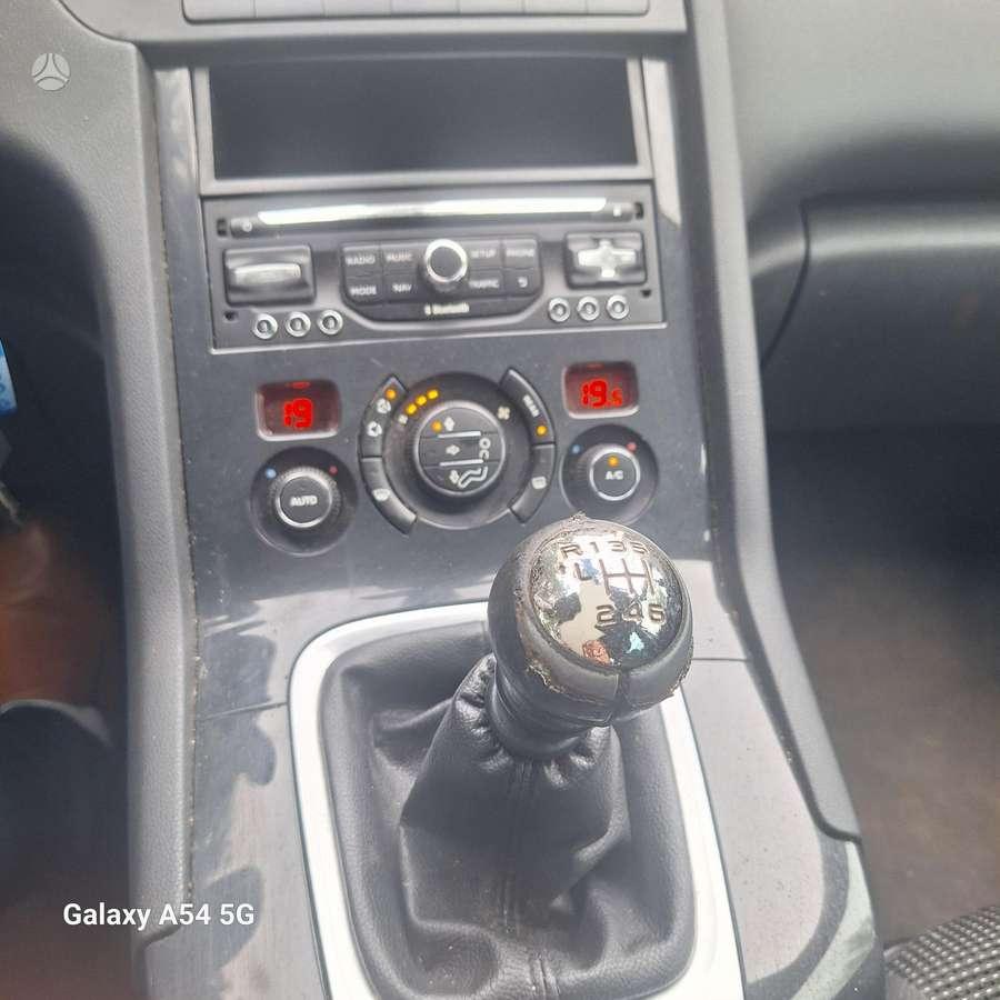 Black Peugeot 5008 2015 in Taurage, with an engine capacity of 2.00 L and mileage of 330 thousand km for 3799 €, photo 12 on AUTOMOTO.COM.LV