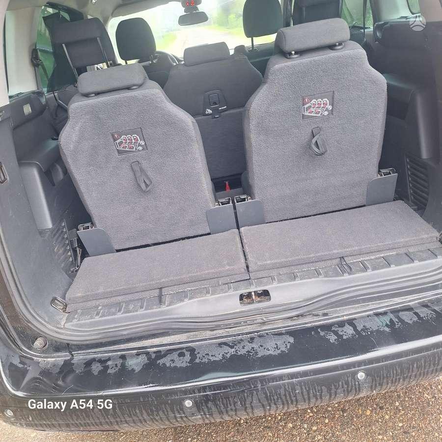 Black Peugeot 5008 2015 in Taurage, with an engine capacity of 2.00 L and mileage of 330 thousand km for 3799 €, photo 16 on AUTOMOTO.COM.LV